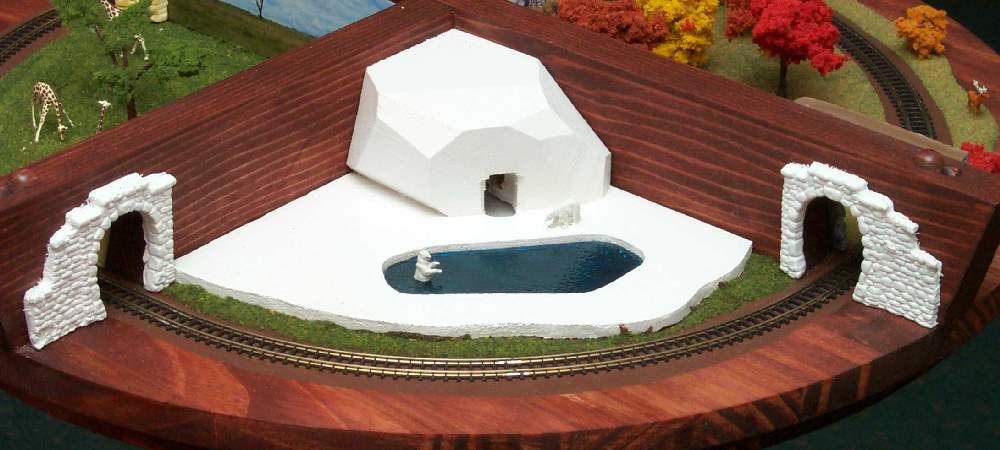 Z-scale Zoo Table Layout